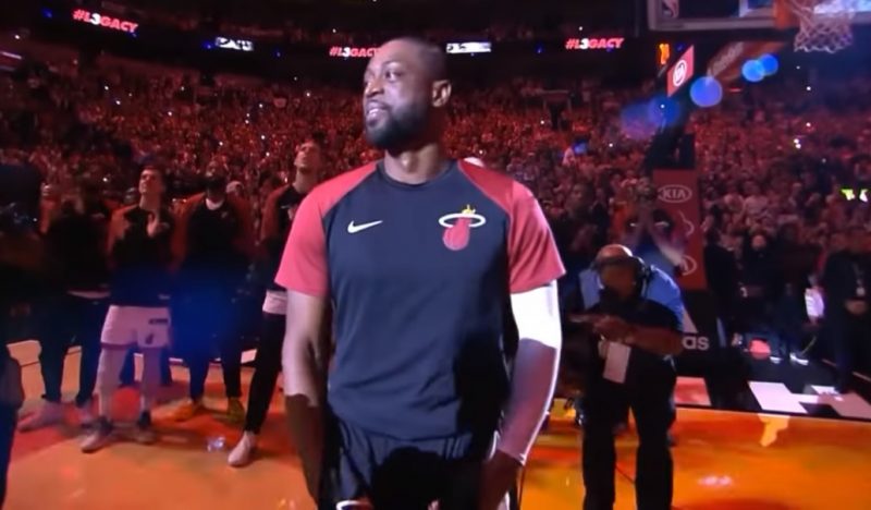 KO JE OVAJ LIK? Dvejn Vejd dobio statuu čoveka koji ni ne podseća na ...