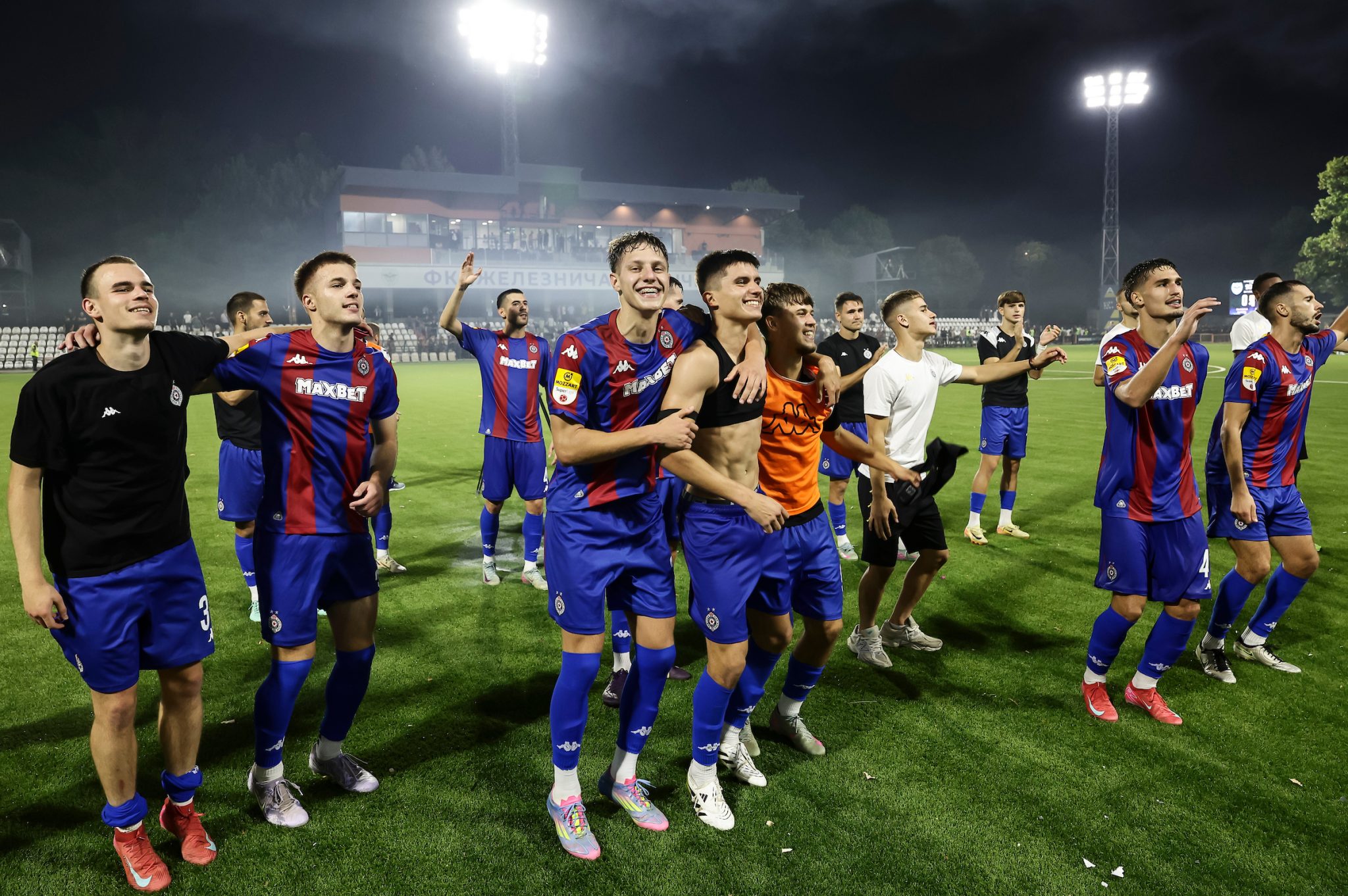 SPAKOVAŠE IM DVA KOMADA PA NEK KUĆI POZIVAJU NA KLANJE SRBA: Partizan ...