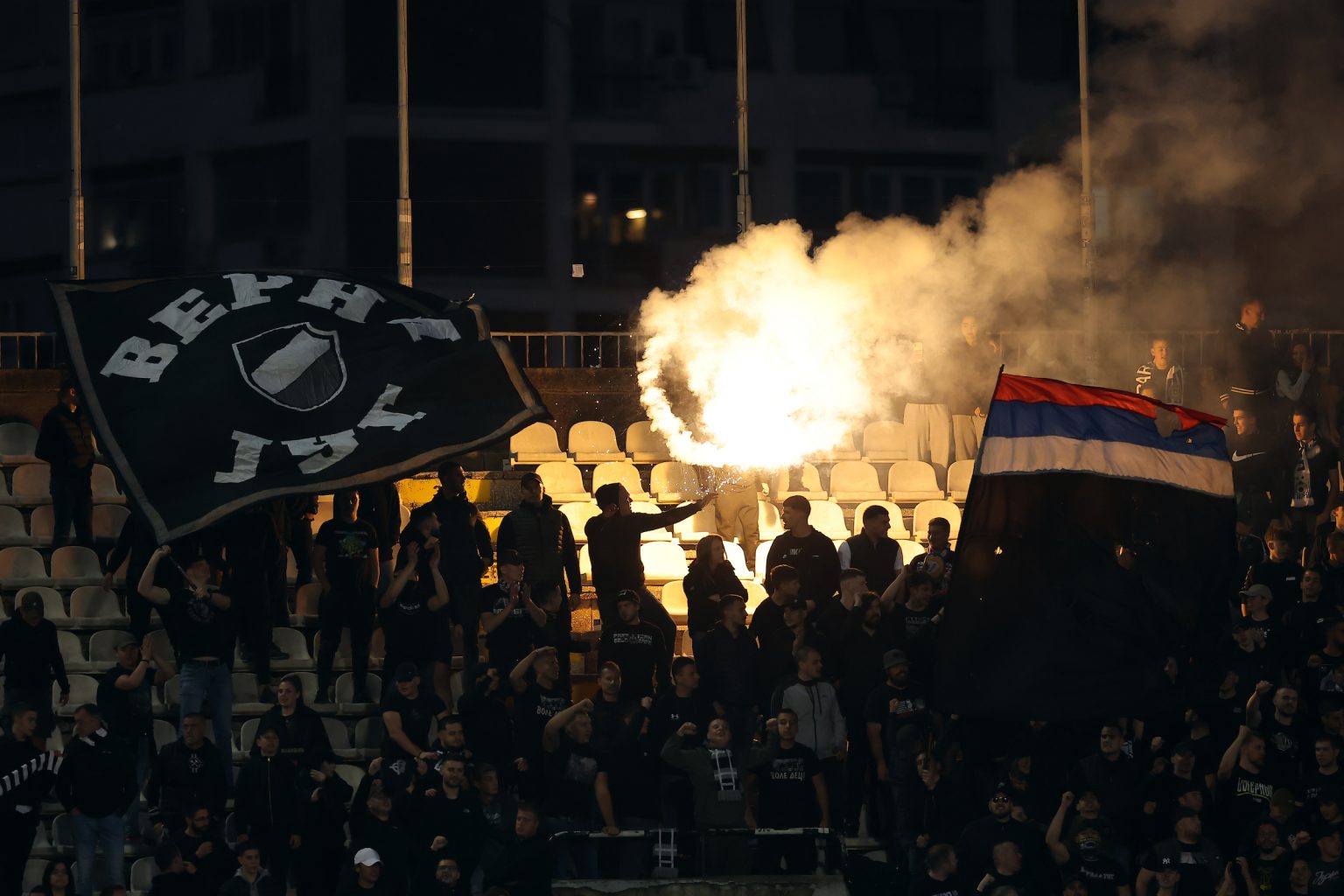 DRAMA U PODGORICI: "Delije" i "Grobari" blokirani pred dolazak Hrvata u ...